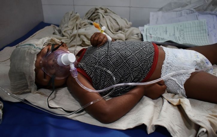 18 Heartbreaking Images Of Kids Suffering From Encephalitis In Bihar ...