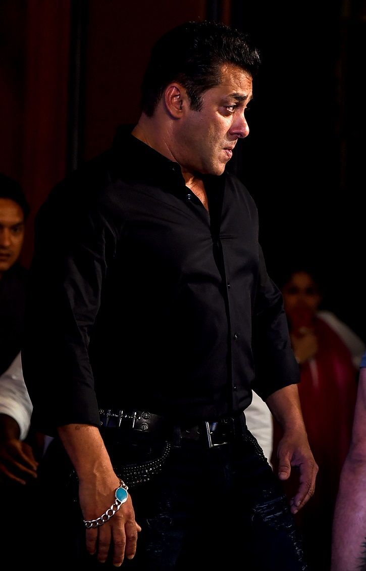 Salman Khan Slaps Security Guard For Allegedly Misbehaving With A ... Salman Khan Slaps Security Guard For Allegedly Misbehaving With A ...