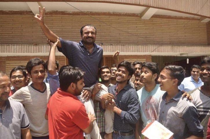 Anand Kumar Shows Trailer Of Hrithik Roshan Starrer 'Super 30' To ...