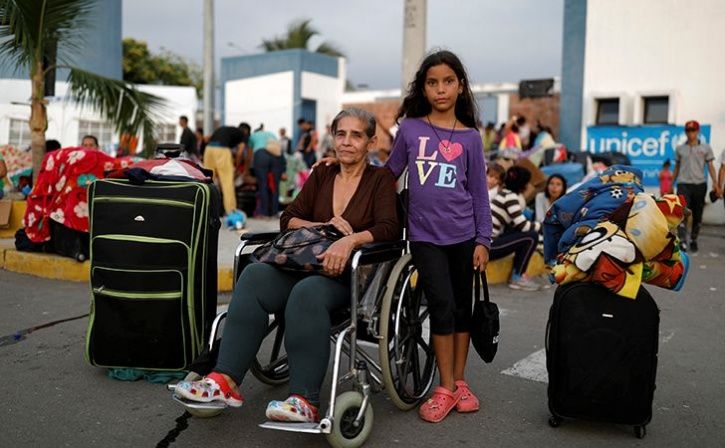 18 Heartbreaking Pictures Of Refugees Around The World Who Fled Their ...