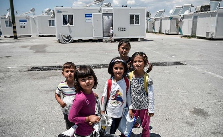 18 Heartbreaking Pictures Of Refugees Around The World Who Fled Their ...