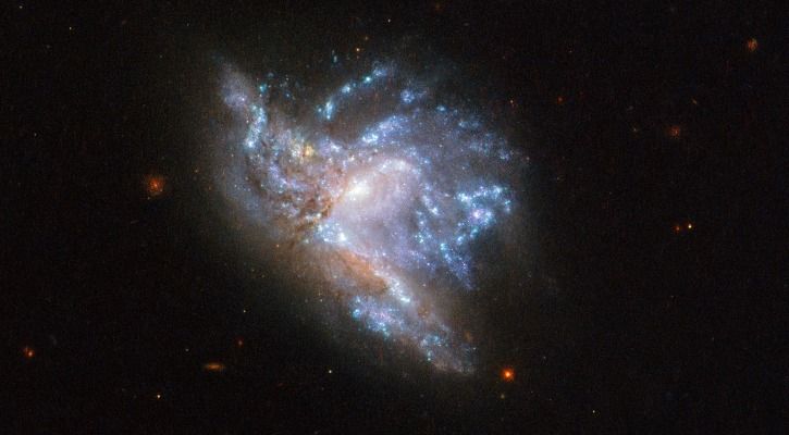 Hubble Telescope Captures 1st Ever Pic Of Two Galaxies Crashing 230 ...