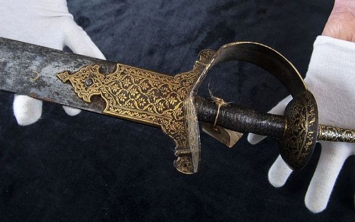 UK Family Discovers Tipu Sultan's Gun & Sword That Lay Hidden In Their ...