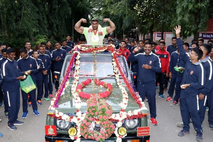 Indian Army's Havildar Anuj Kumar Comes Home To A Hero's Welcome After ...