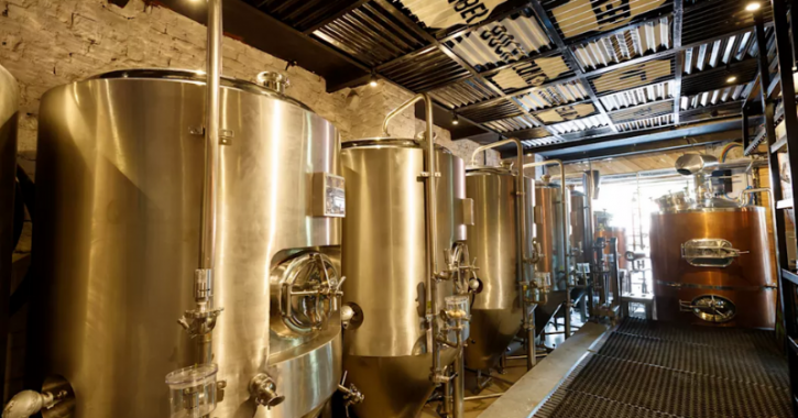 दिल्ली वालों! CP में पहला Beer ATM खुल गया है और ये रात 1 बजे तक खुला ...