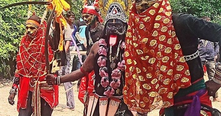 एक ऐसा लोकनृत्य जिसमें भाग लेने वाले 40 दिन तक नहाते नहीं है, 1 वक्त का ...