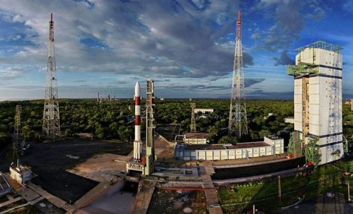 India Successfully Puts Weather Sattelite SCATSAT-1 Into Orbit Along ...