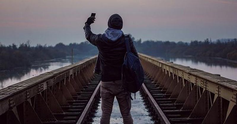 8 Tragic Accidents Where Thrill Of Taking Selfie Ended People's Life