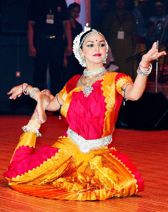 SPOTTED: Akshay, Hrithik, Esha and more!