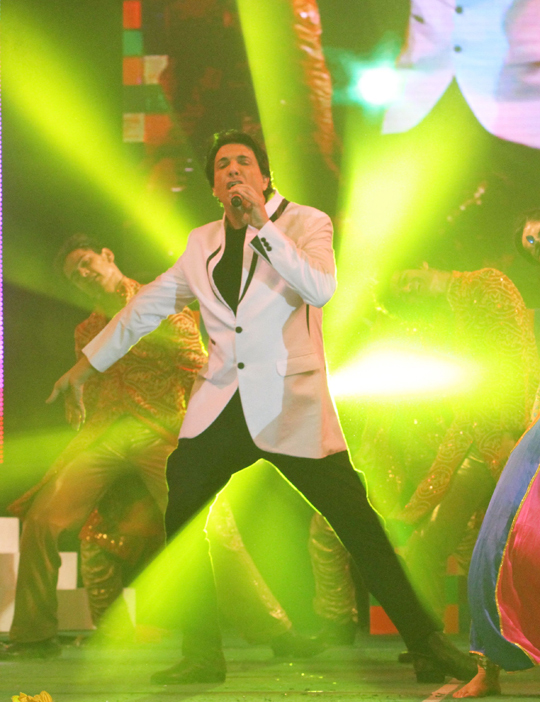 PICS: Dance Master Shiamak Davar Performs PICS: Dance Master Shiamak Davar Performs
