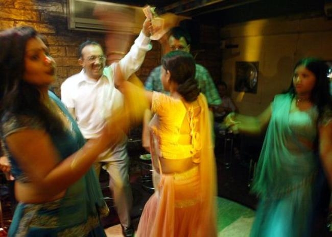 IN PICS: Mumbai Dance Bars & Girls