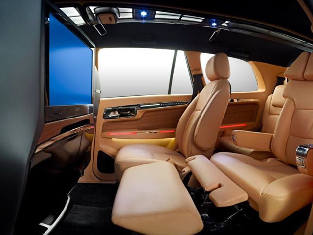 Toyota Innova DC Lounge