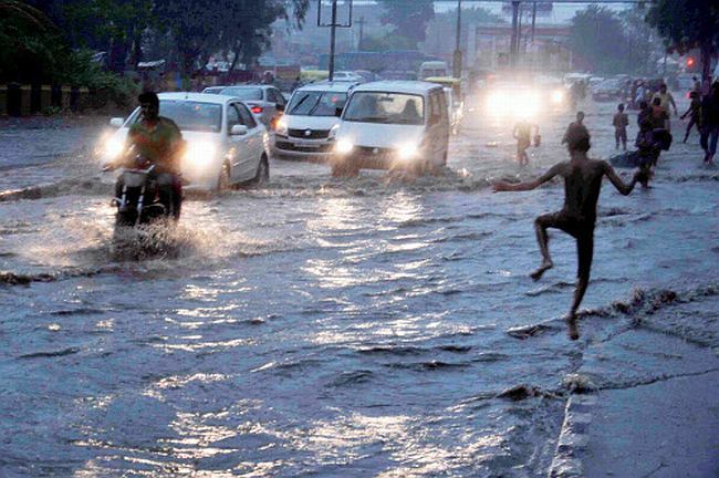 INSANE PICS: Heavy Rain Lashes India INSANE PICS: Heavy Rain Lashes India