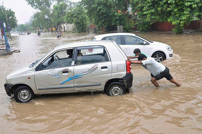 INSANE PICS: Heavy Rain Lashes India INSANE PICS: Heavy Rain Lashes India