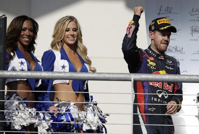 PICS: Sexy Cheerleaders at F1 Track