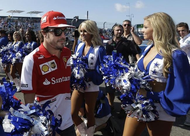 PICS: Sexy Cheerleaders at F1 Track