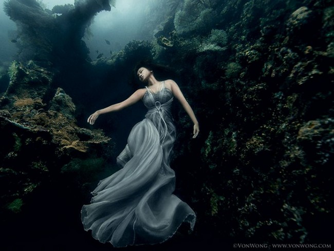 Pics Underwater Fashion Photoshoot
