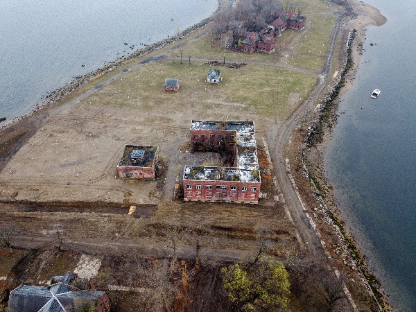 As Death Toll Climbs, New York City Hires Labourers To Bury Coronavirus Victims On Hart Island