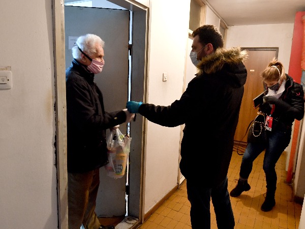 People Around The World Are Coming Together To Support Those In Need ...