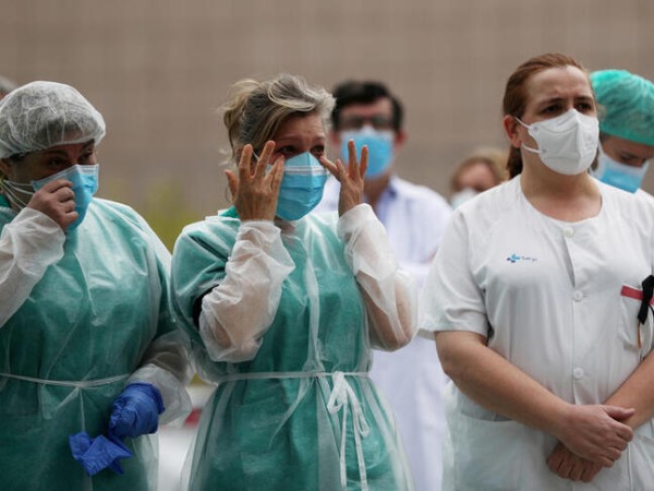 Of Loss & Life: Pictures Show How COVID-19 Is Affecting Frontline ...