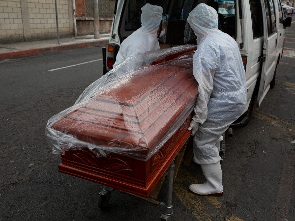 A Day In The Life Of Funeral Workers Around The World After The ...