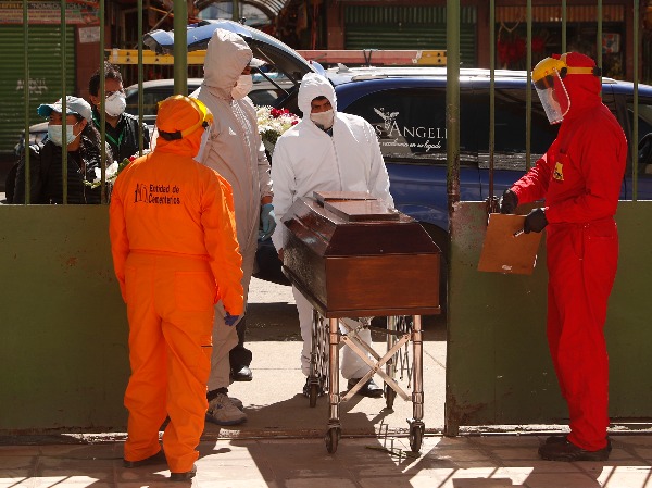 A Day In The Life Of Funeral Workers Around The World After The ...