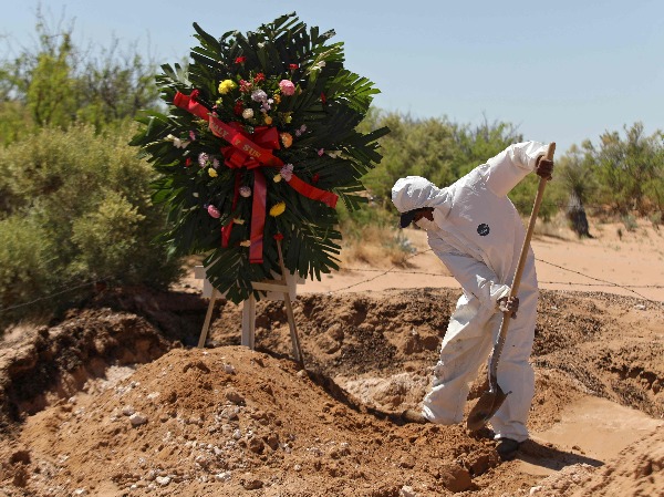 A Day In The Life Of Funeral Workers Around The World After The ...