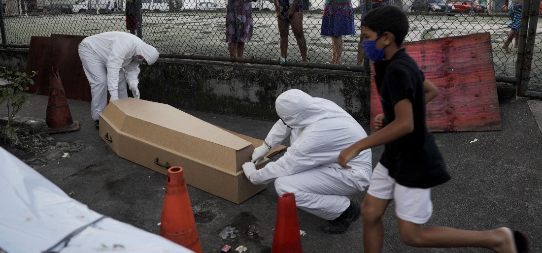 A Day In The Life Of Funeral Workers Around The World After The ...