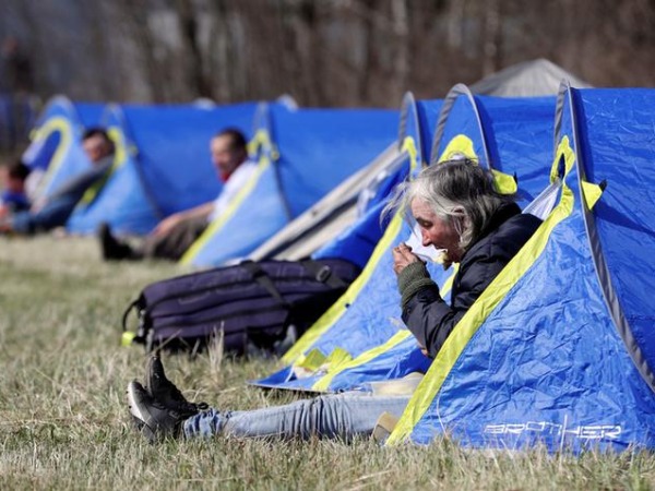 Heart-Rending Pictures Show How The Homeless Are Stuck On The Streets ...