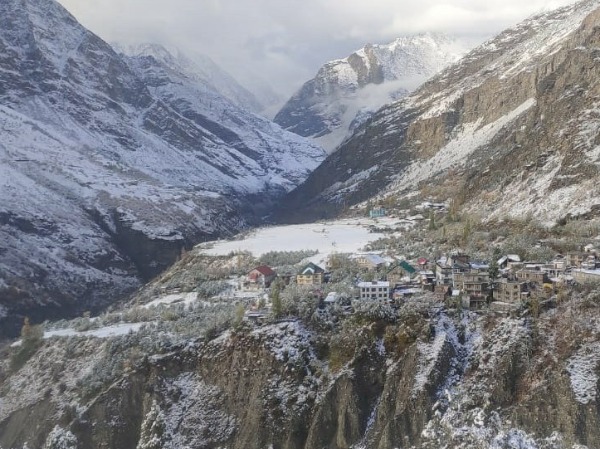 Season's First Snowfall Turns Himachal Pradesh's Keylong Into White Paradise