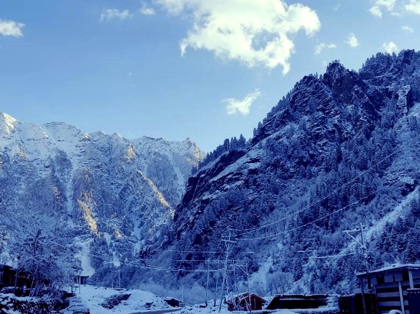 Paradise On Earth: Stunning Photos Of Fresh Snowfall In Kashmir