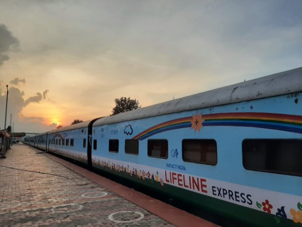 Lifeline Express: Did You Know India Built The World's First Hospital ...