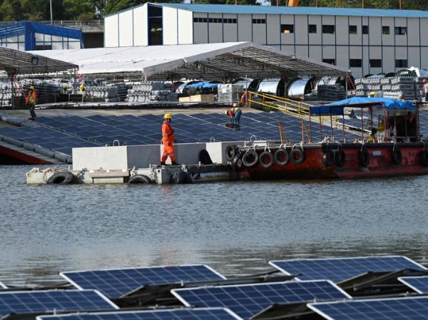Singapore Builds One Of The Largest Floating Solar Farms To Fight Climate Change