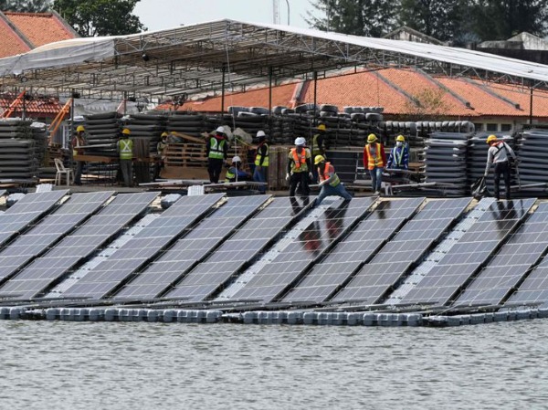 Singapore Builds One Of The Largest Floating Solar Farms To Fight Climate Change