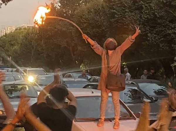 Hair-Raising! Women in Iran Are Leading A Wave of Powerful Anti-Hijab ...