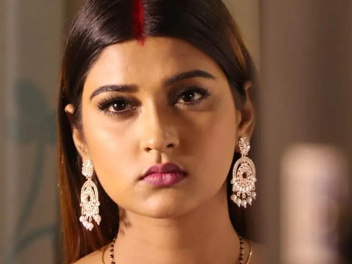 Akanksha Dubey Cried Inconsolabely In Instagram Live Hours Before Dying ...